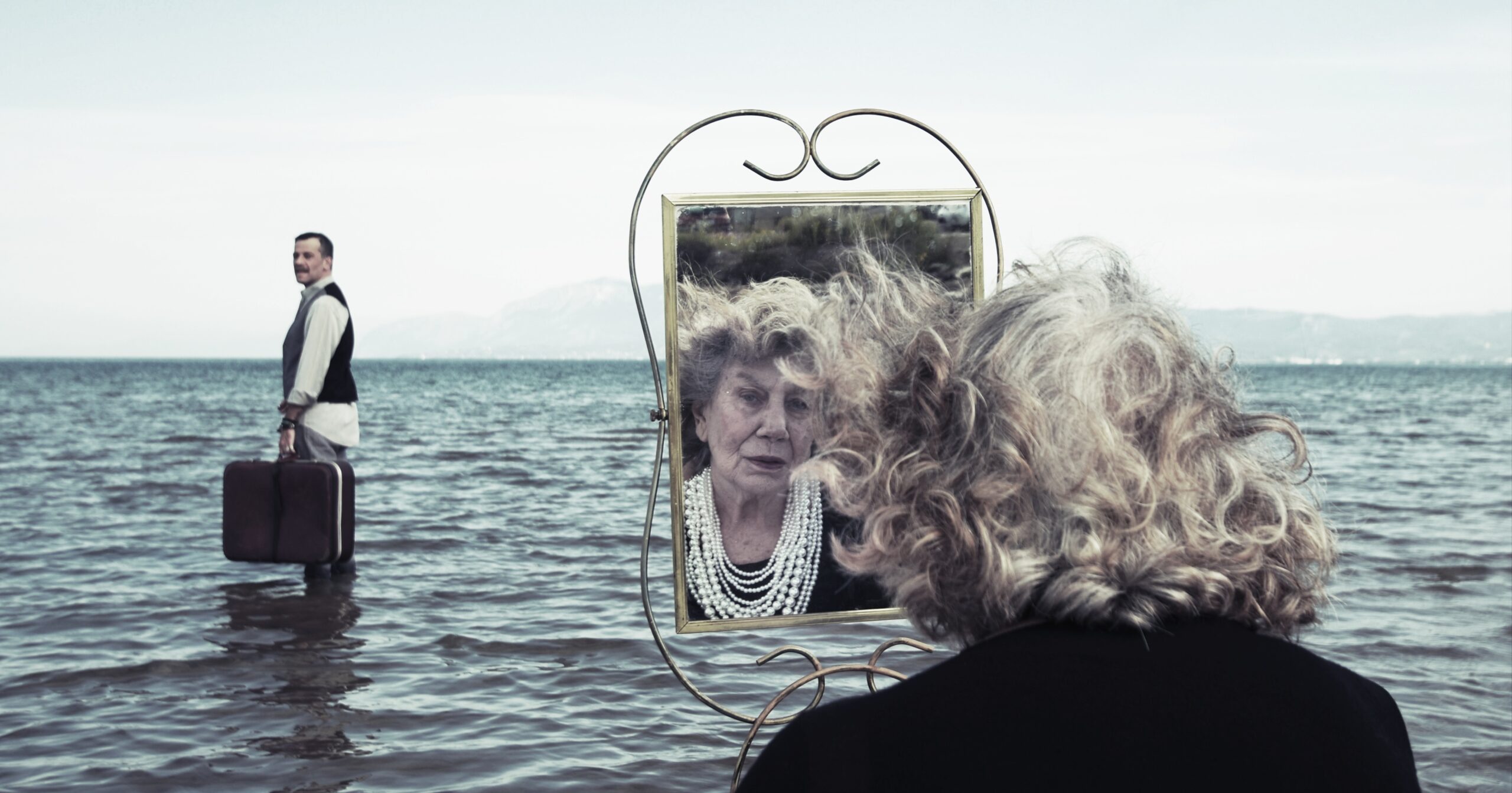 Reformer.gr - “Family Secrets”